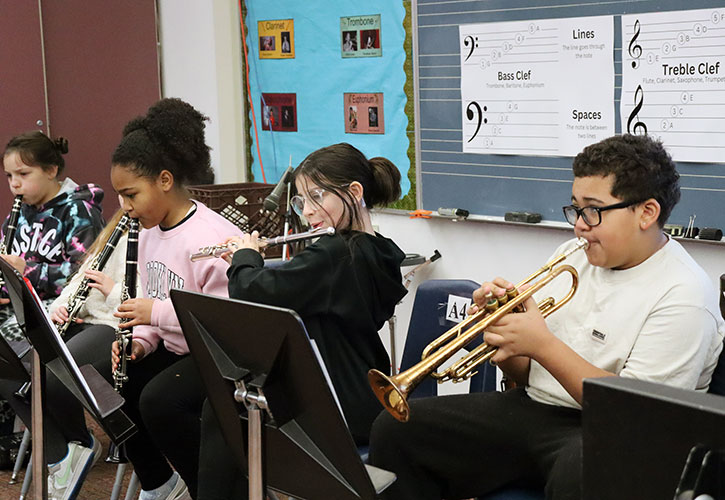 Elementary band students hit the right note with kindergarten classes ...